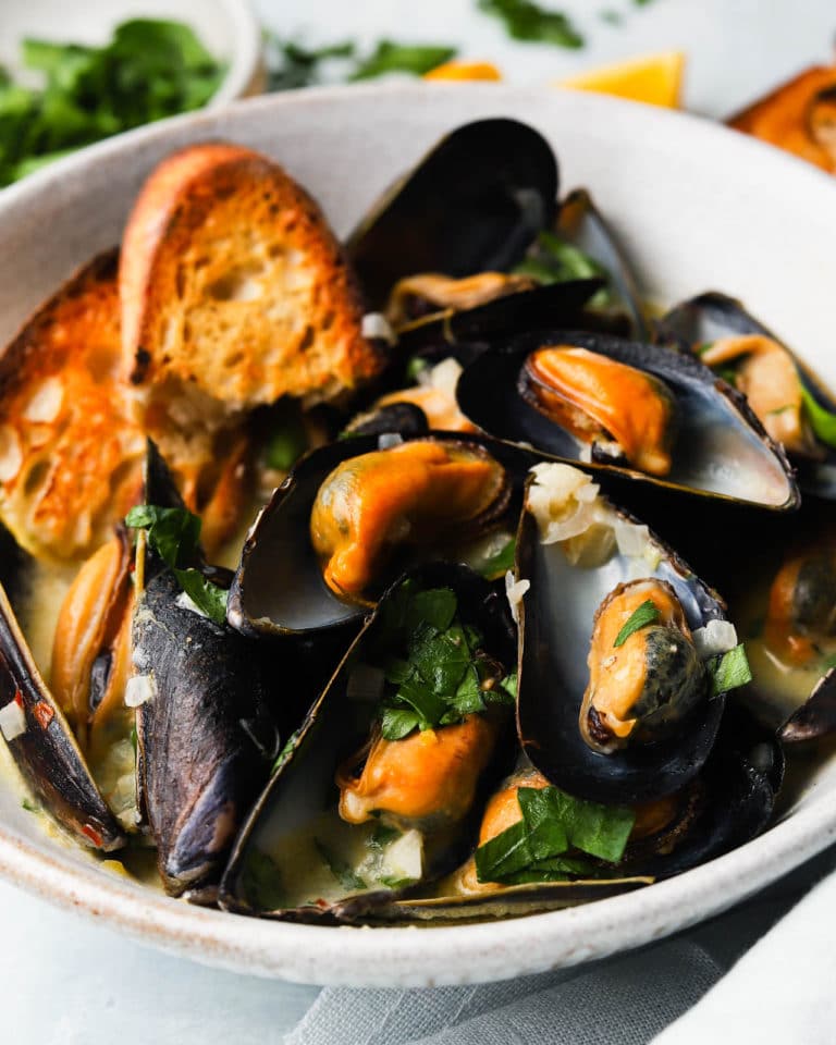 Steamed Mussels in White Wine & Lemon | Lindsey Eats