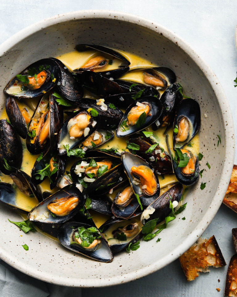 Steamed Mussels in White Wine & Lemon | Lindsey Eats