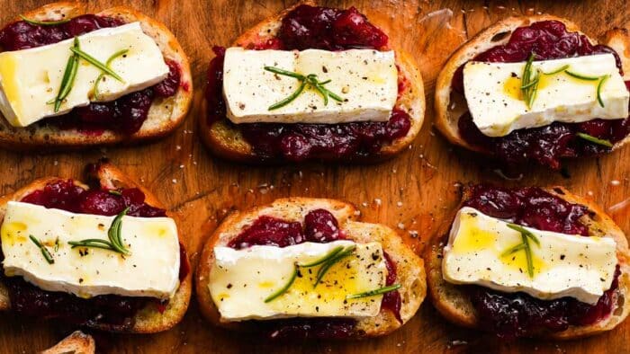 Cranberry Brie Bites | Lindsey Eats