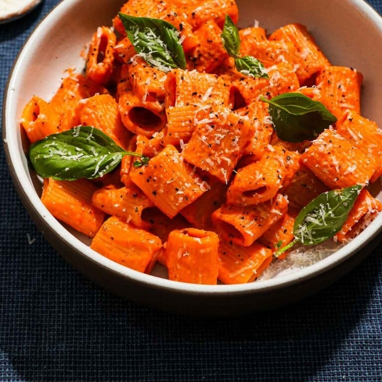 Creamy Roasted Red Pepper and Tomato Pasta | Lindsey Eats