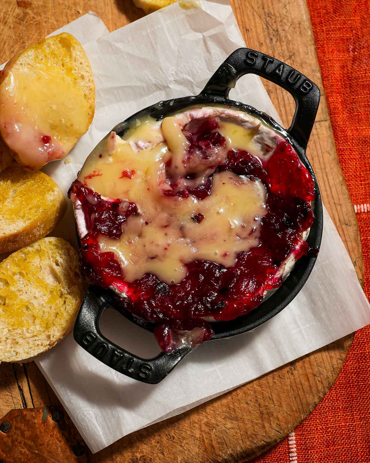 Easy Jalapeño Cranberry Baked Brie Cheese (15 Minute Appetizer ...
